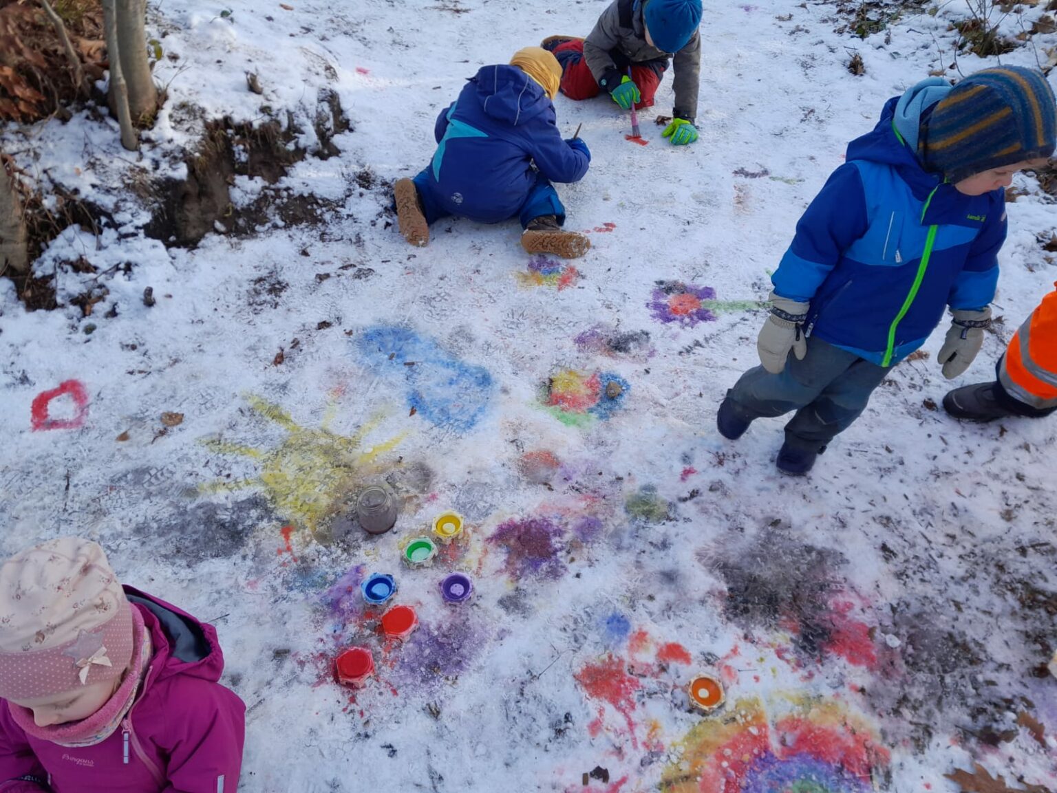 Malen im Schnee -Waldkindergarten Vier Jahreszeiten e.V. Hennef